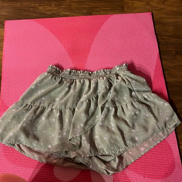 Le Lis | Skirts | Skort | Poshmark